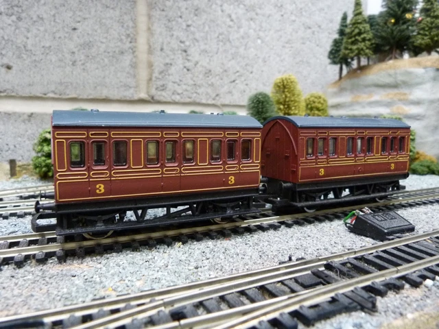 HORNBY LMS MAROON 4 wheel coaches x 2 for OO gauge model train set £7. ...