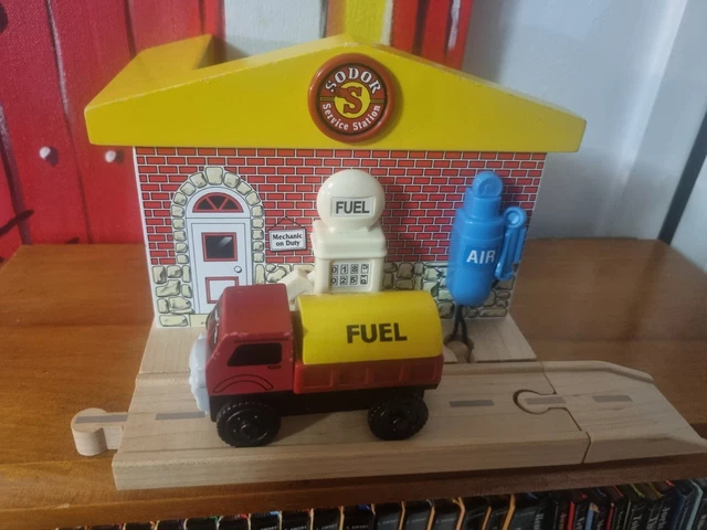 SODOR SERVICE STATION with Lorry 2. 2002 Thomas the Tank Engine Wooden ...