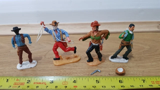 VINTAGE TIMPO PLASTIC figures mixed cowboys x4 some repainting £10.00 ...