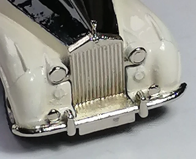 VINTAGE SUPPLIED BY DINKY ROLLS ROYCE SILVER WRAITH WHITE/BLACK £9.99 ...
