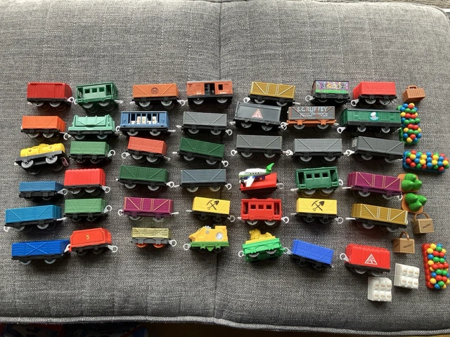 TONY TRACKMASTER THOMAS The Tank Engine Battery Train - Wagons x42 £1. ...