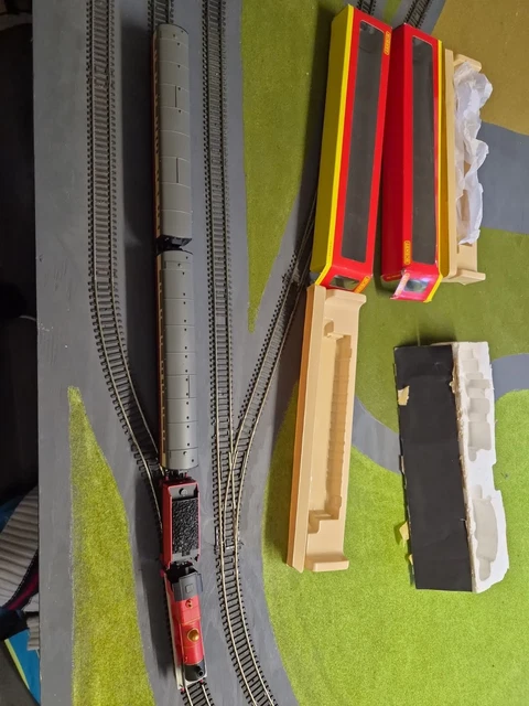 JAMES’ COACHES 00 Gauge Hornby - Thomas The Tank Engine And Friends ...