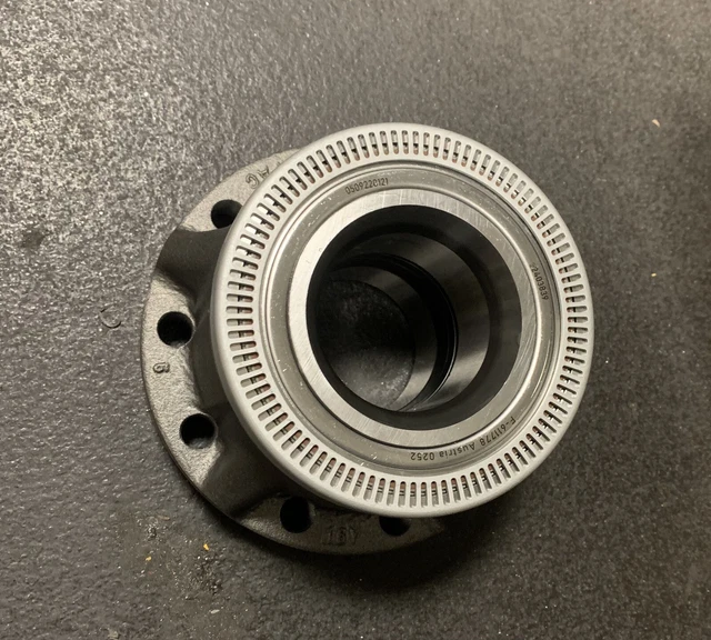 HUB/ BEARING FRONT. Genuine Volvo 22403839 22848206 20700508 £225.00 ...
