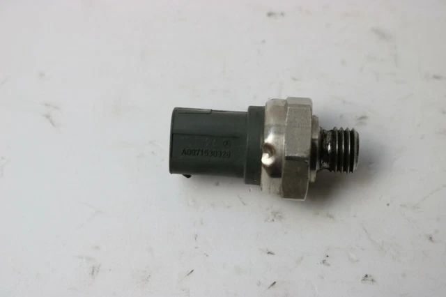 GENUINE MERCEDES-BENZ W204 C-Class pressure sensor A0071530328 £42.24 ...