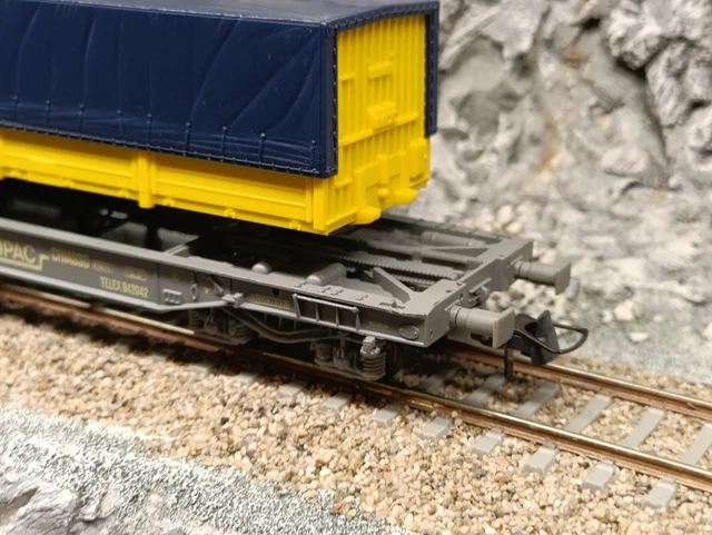 ROCO 480321 EINHEITSTASCHENWAGEN Sdkmmss mit Danzas Auflieger der SBB ...