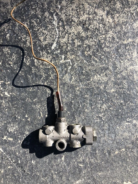 HOLDEN HQ BRAKE Proportioning Valve Brake Fail Switch $100.00 - PicClick AU