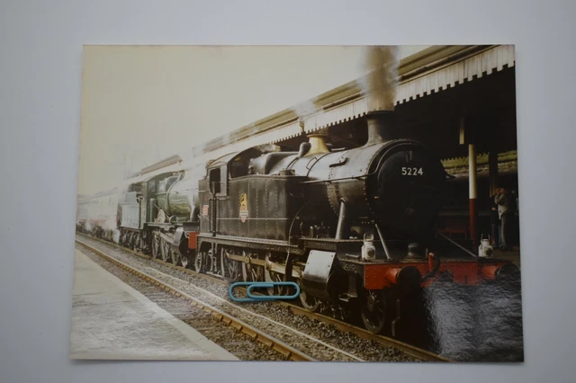 TRAIN PHOTOGRAPH OF Railway BR Locomotive No 5224 - Bury Station (E81 ...