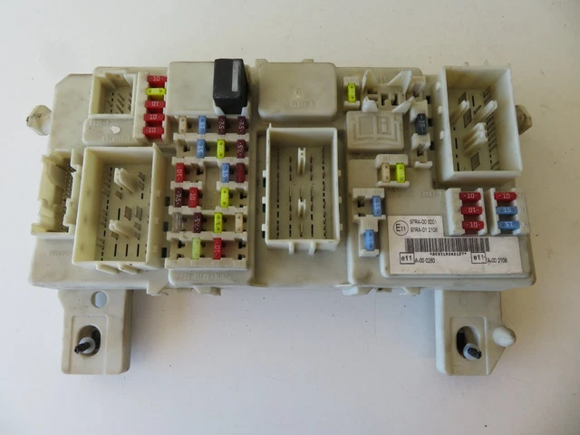 FORD FOCUS MK2 BODY CONTROL MODULE BCM FUSE BOX 7m5t-14a073-cc 2008 ...