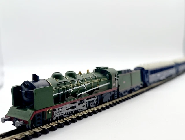 Z GAUGE SCALE Steam Locomotive Engine + Dining Coaches Model Railway ...