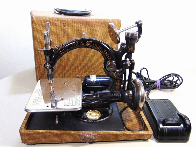 ANTIQUE WILLCOX & Gibbs Portable Electric Sewing Machine with Case £410 ...