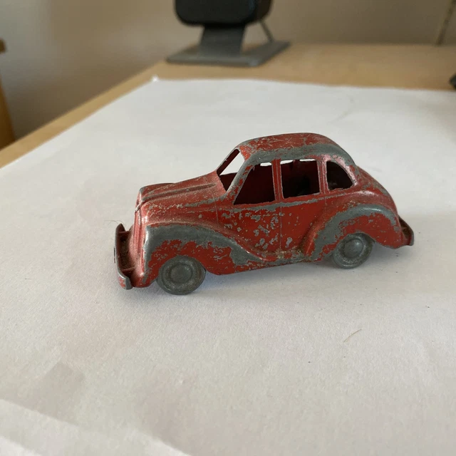 VINTAGE OLD 1940S Pre war Diecast car by Timpo Saloon Car. Dinky Size £ ...