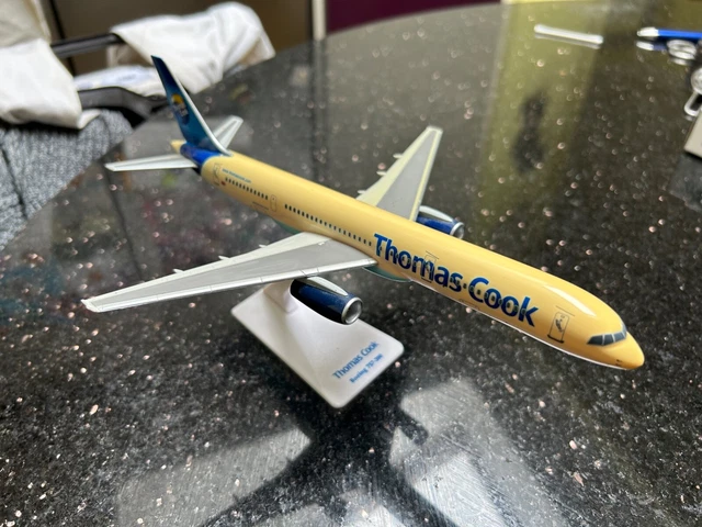 PLASTIC MODEL OF Boeing 757 in the colours of Thomas Cook Aitlines £1. ...
