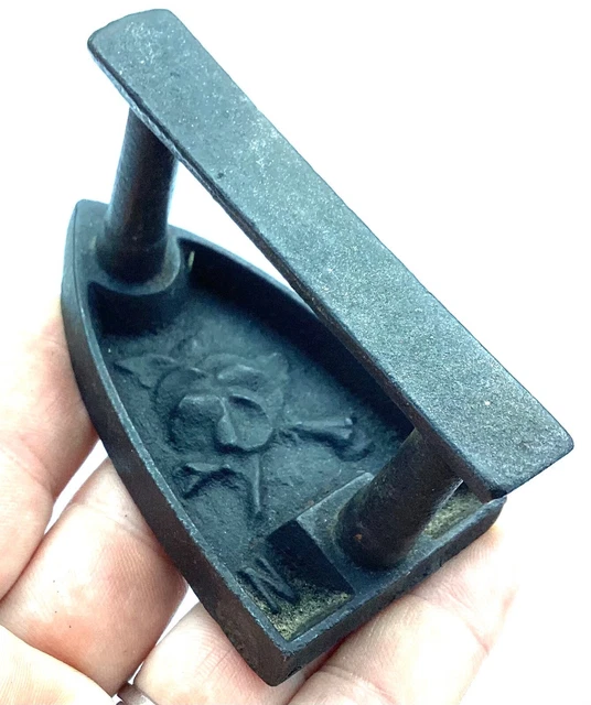 ANCIEN FER A REPASSER MINIATURE ROSE N°2 PRESSING IRON FERRO STIRO ...