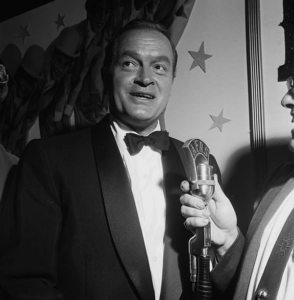 ACTOR BOB HOPE is interviewed during a movie premiere 1955 OLD PHOTO ...