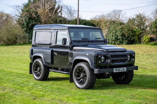 LAND ROVER DEFENDER 90 TD XS £42,900.00 - PicClick UK