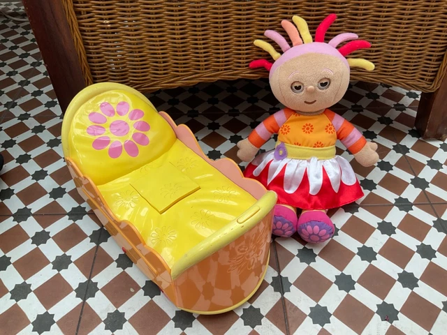 IN THE NIGHT Garden Musical Chase N Play Moving Bed with Upsy Daisy ...