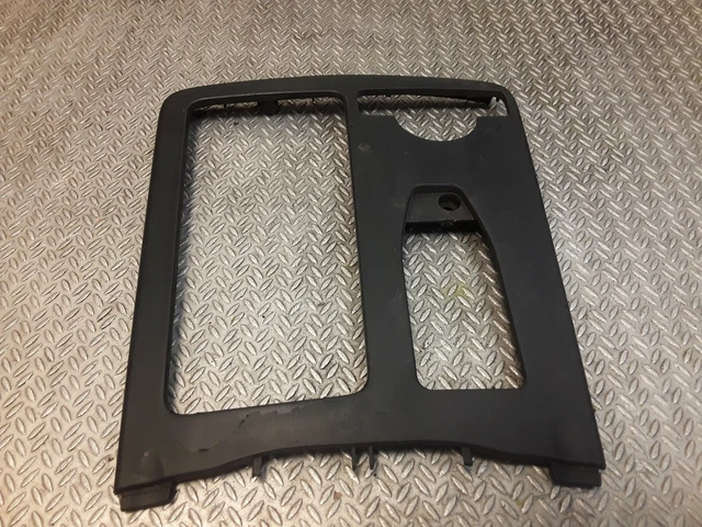 MERCEDES W204 CONSOLE Centrale Bordure Classe C W204 2046800207 EUR 20 ...
