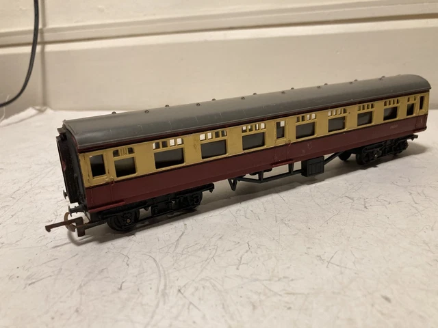 TRIANG OO GAUGE - R29/221 BR 9" Composite Coach 24010 - Crimson & Cream ...