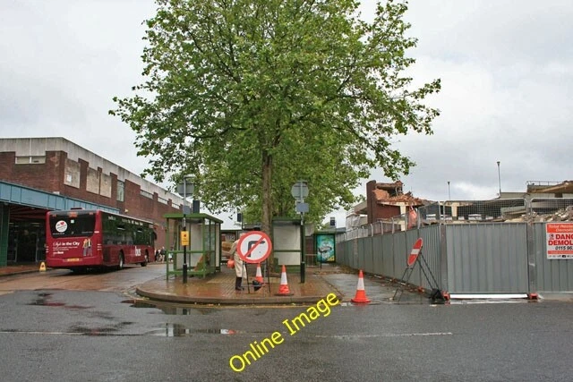 PHOTO 6X4 BEESTON bus station Beeston\/SK5236 With the multi-storey car ...