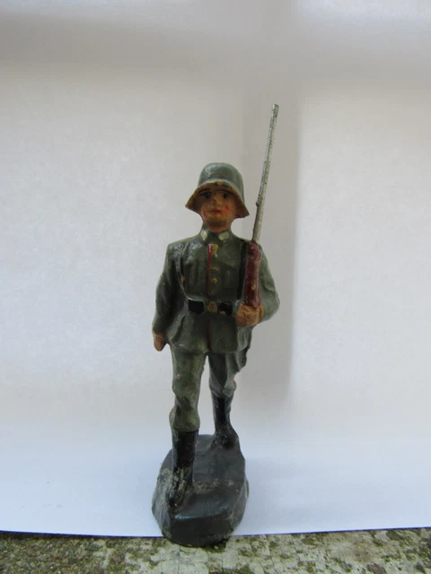 ANCIEN SOLDAT ALLEMAND au défilé - en composition - Lisaniol ...