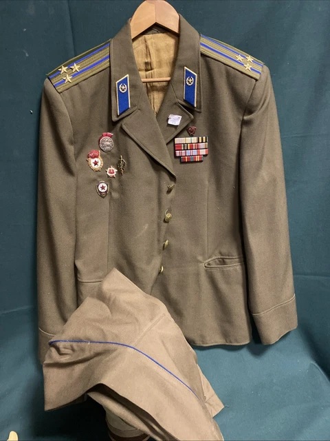DDR UDSSR KGB MFS Uniform Sowjetische Armee, Orden, Abzeichen ...