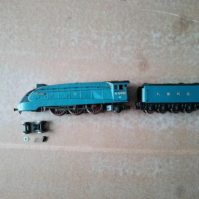BACHMANN R350-9300 OO Gauge A4 Mallard in Blue. Needs Front Bogie ...