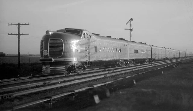 UP UNION PACIFIC Railroad train engine No M-1005 + EMC Old Train Photo ...