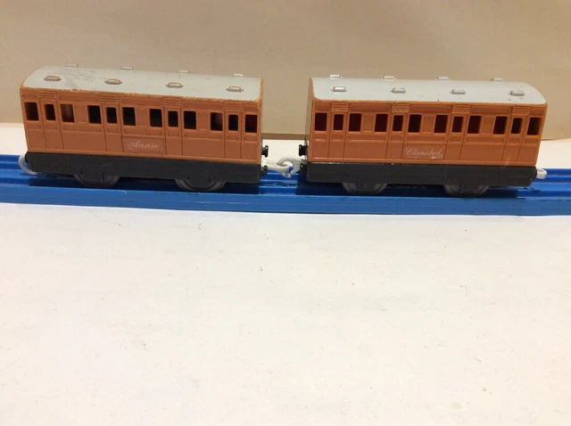 CHUG ALONG ANNIE+CLARABEL COACH SET -Tomy Trackmaster Thomas&Fiends ...