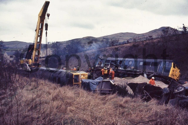 ORIGINAL 35MM COLOUR BR DIESEL CL 31 31440 AFTER ACCIDENT CHINLEY 1987 ...
