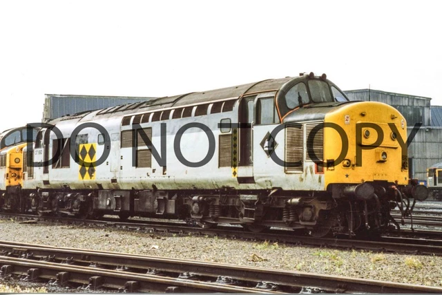 UK DIESEL TRAIN Railway Photograph Of Class 37 37692 Loco. Rm37-1682 £1 ...
