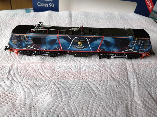 BACHMANN CLASS 90 no. 90021 in DB/Malcolm 100 Livery, Professional ...