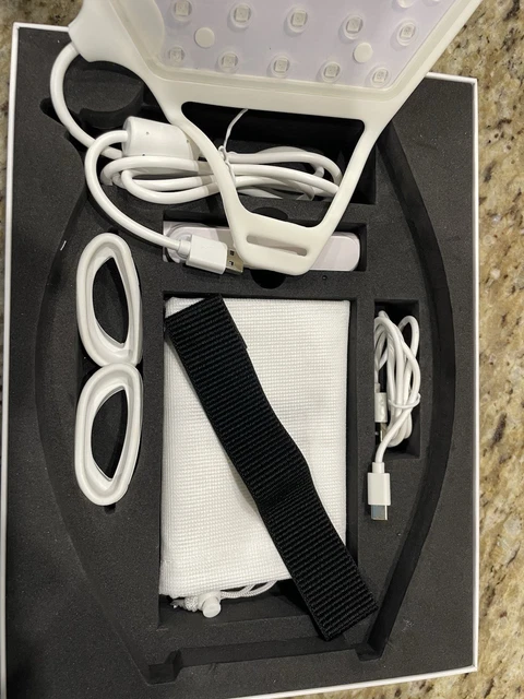 CURRENTBODY SKIN LED Light therapy Mask Red Light Face Maskl New Open ...