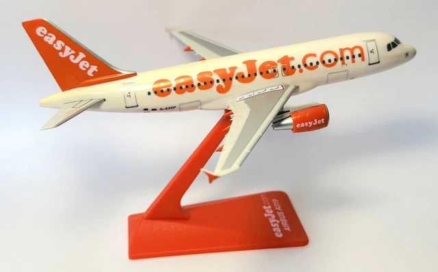 AIRBUS A319 EASYJET Airline Snap Fit Collectors Model Scale 1:200 G ...