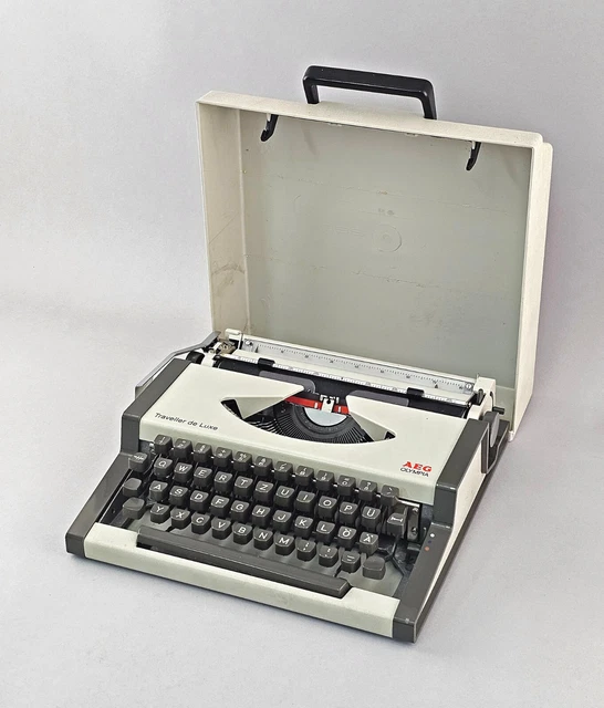 9470003 TYPEWRITER AEG OLYMPIA Traveller Deluxe Um 1970 $250.00 ...