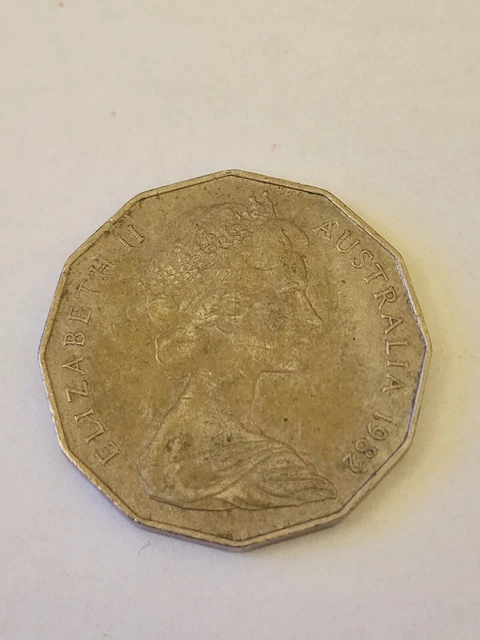 1982 50 CENT COIN - XII COMMONWEALTH GAMES BRISBANE - Circulated $1.00 ...