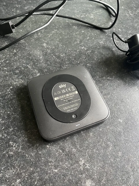 SKY STREAM PUCK TV Streaming Box IP061-EF-ANT Remote Power And HDMI ...