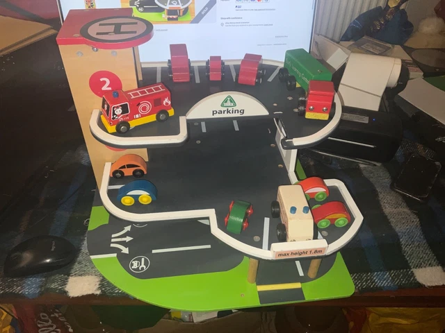 EARLY LEARNING CENTRE Figurines Big City Wooden Garage with 11 vehicles ...