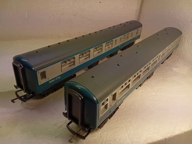 00 HORNBY - Pair of BR Mk2 blue / grey coaches - TSO and BFK £8.00 ...