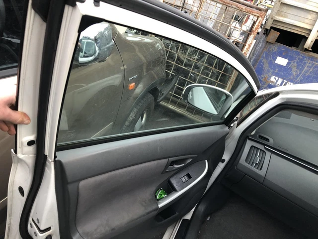 TOYOTA PRIUS LEFT Front Window Switch ZVW30 07/2009-12/2015 $110.00 ...