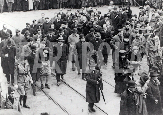 VINTAGE PRESS PHOTO Italy, Mussolini at a funeral, 1920s, print 24x18 ...