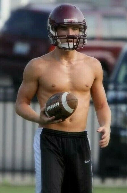 SHIRTLESS MALE BEEFCAKE Jock Muscular Athlete Football Hunk Sport PHOTO ...