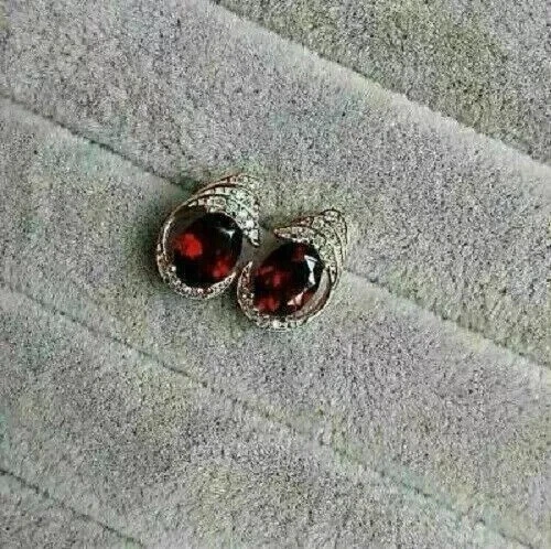 2 KARAT OVALER Schnitt Labor erstellt roter Granat Damen Ohrring 14K ...