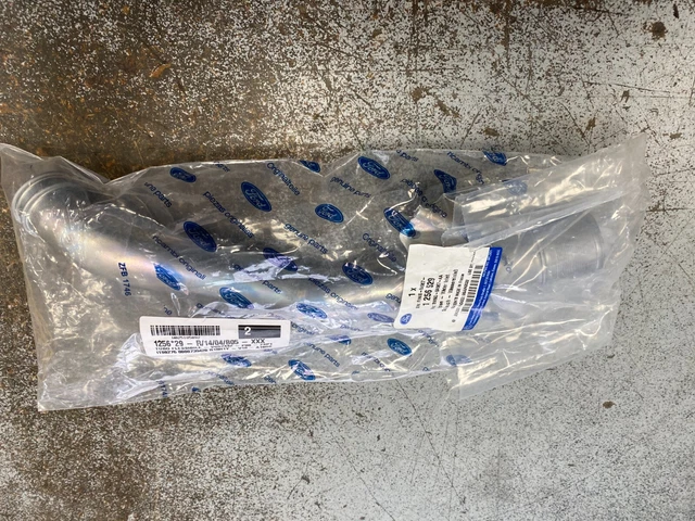 8653795 VOLVO TUBO ACQUA INFERIORE EUR 38,00 - PicClick IT