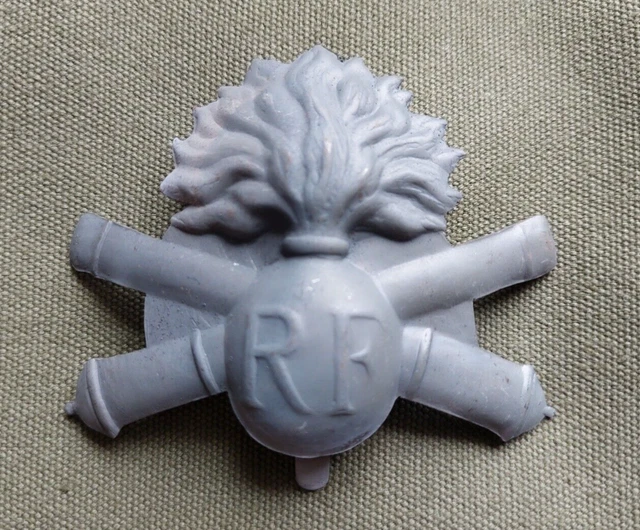 INSIGNE PLAQUE CASQUE adrian artillerie 1915 . Artillery helmet plate ...