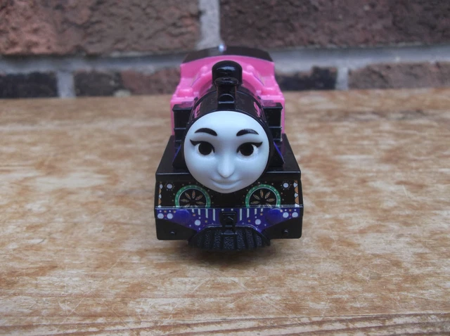 THOMAS TANK ENGINE & Friends Motorized Trackmaster Revolution ...