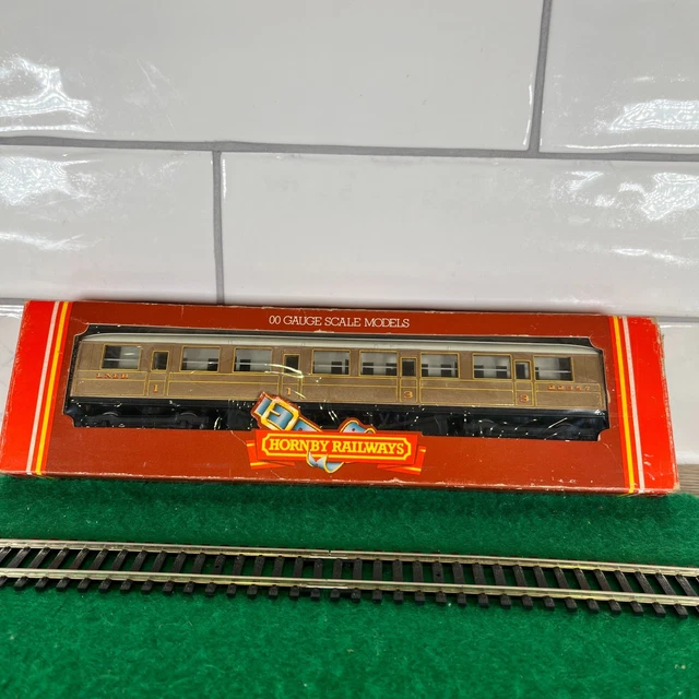 HORNBY LNER TEAK Composite Coach 22357 R.477 - 00 Gauge - Model Railway ...