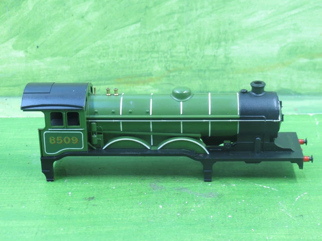 HORNBY R866 CLASS B12 loco body shell LNER Green 8509 - £10.99 ...