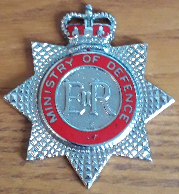 MINISTRY OF DEFENCE Fire Service Cap Badge Obsolete Service £11.70 ...