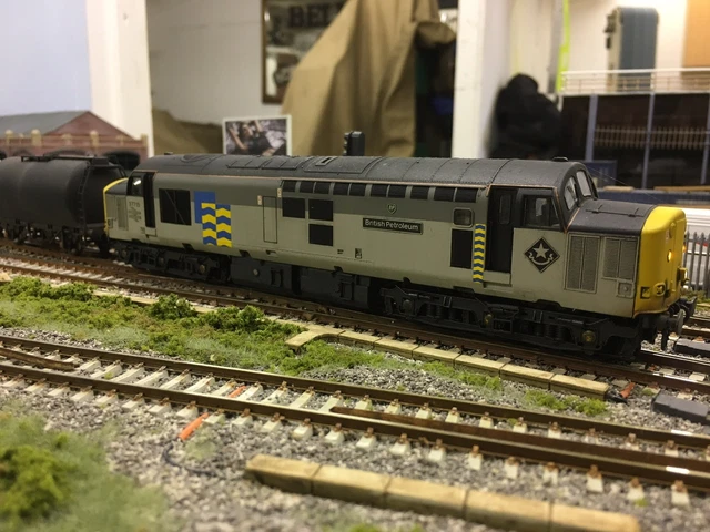 BACHMANN RF PETROLEUM Class 37 715 DCC Sound Fitted, Weathered, Boxed ...