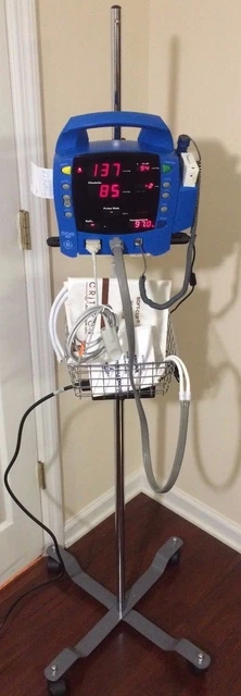 GE DINAMAP PROCARE DPC 400 Vital Signs Monitor NIBP SpO2 Temp IV Stand ...